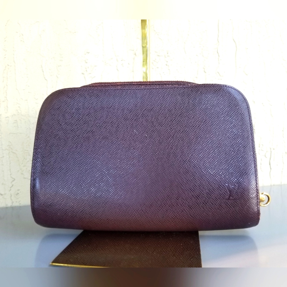 Beautiful Louis Vuitton Lv Taiga Leather Cosmetic Pou… - Gem